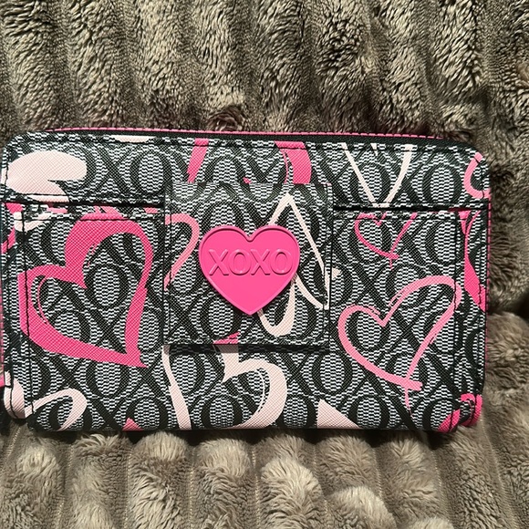 XOXO | Bags | Nwt Xoxo Wallet With Large Front Pocket And Creditcards ...